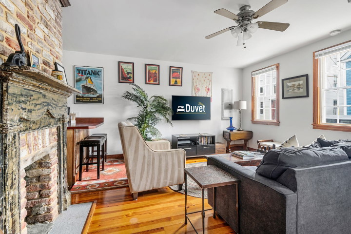 Eclectic Spring Street Getaway | Casa Verde - Charleston, SC
