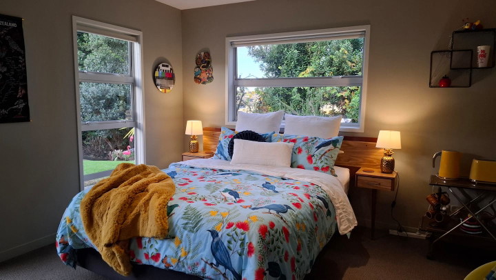 Kiwiana Kitsch Escape - Guest Suite Pyes Pa - Tauranga