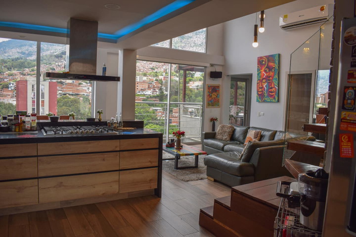Designer Loft + Central Ac + Chefs Kitchen + View - Medellín