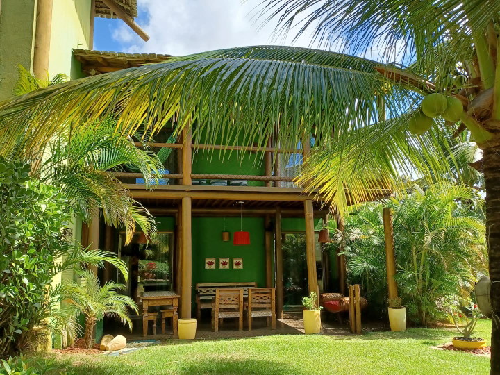 Bungalow, Paradise By The Sea. (Foot In The Sand) - Bahía