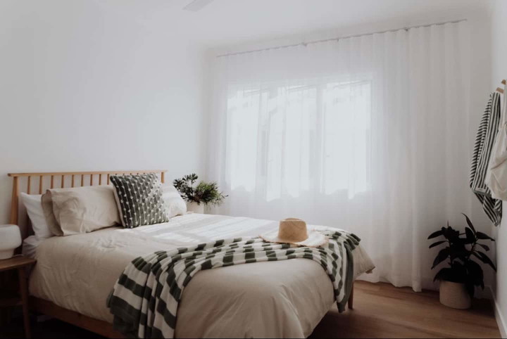 Beach House Only Metres From The Main Street! - Pottsville