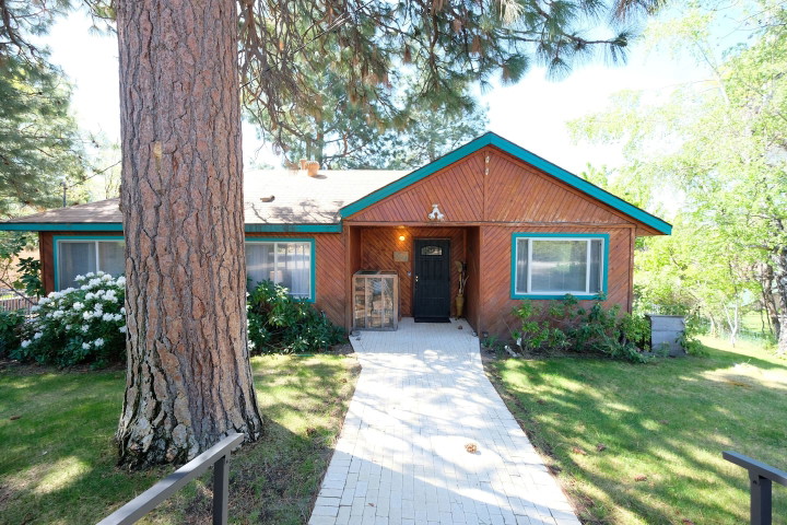 Redwood Garden Cottage - Mount Shasta, CA