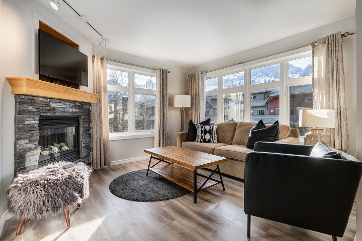 Charming 2br Condo W/ Spectacular Mountain Views - Canmore