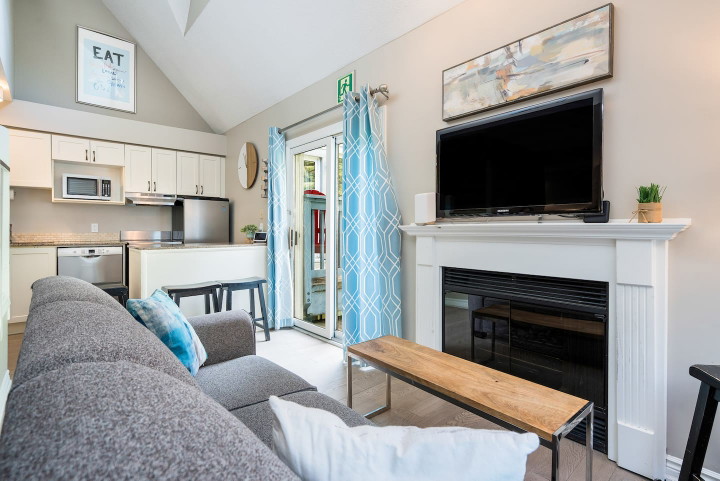 Whispering Pines | Hot Tub & Shuttle W/ Patio - Thornbury