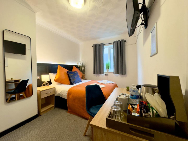 "Your Home Away From Home" (Double Room With Bath) - Llanelli