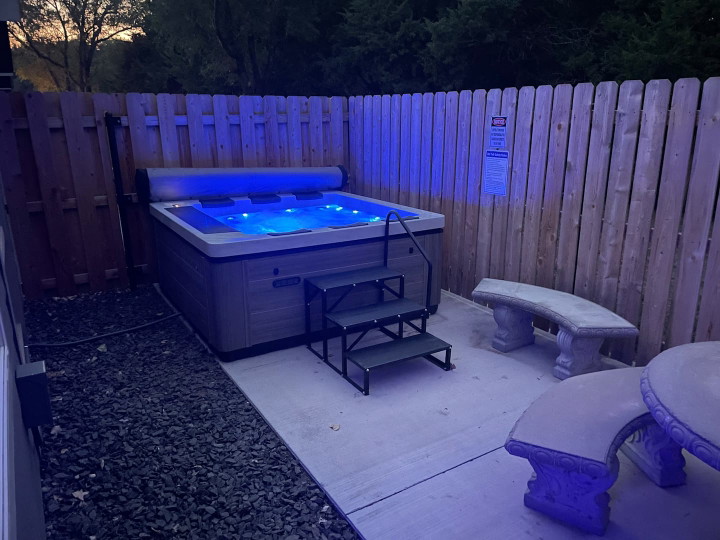 Cabin 9 ~Private Hot Tub!~ - 캔자스
