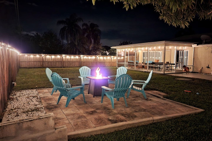 Massage Chair, Firepit, Ping Pong, Huge Backyard - 포트 St. 루시