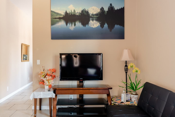 New Beautiful House With Open Kitchen, Large Bedrooms And Living-room - San Jose, CA