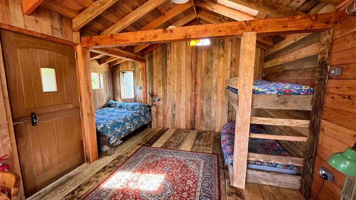 Beautiful, Cosy, Turf Roofed, Woodland Edge Cabin - North Wales