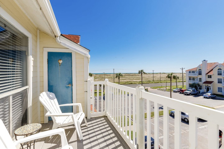 Coastal Condo With Gulf & Pond Views, Pool & Hot Tub - Corpus Christi, TX