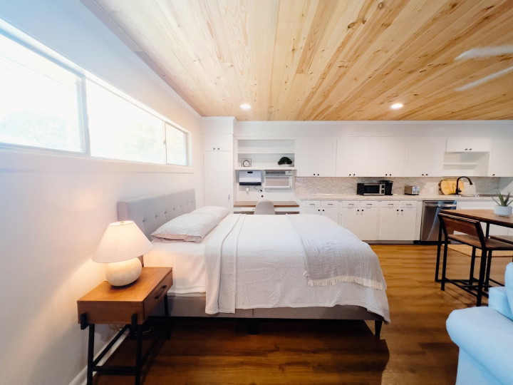 Studio Apartment | Comfy&clean |Perfect For Travel - Shreveport, LA