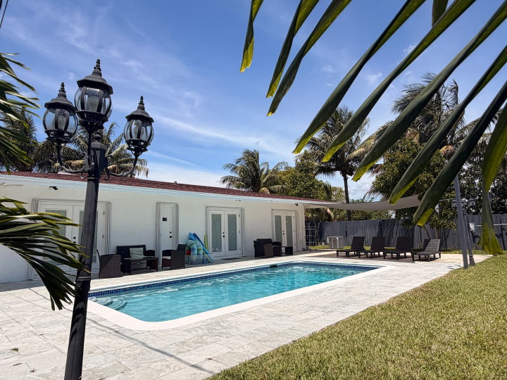 2br Cozy Space Pool Near Fort Lauderdale Beach - Pompano Beach, FL
