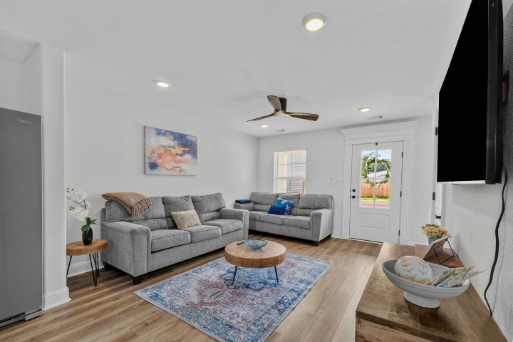 Costal Retreat Near Beach  King Bed Fenced Yard - Gulfport, MS