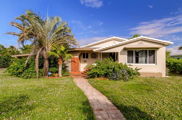 Unique & Classic Florida Style Entire Home - Dania Beach, FL