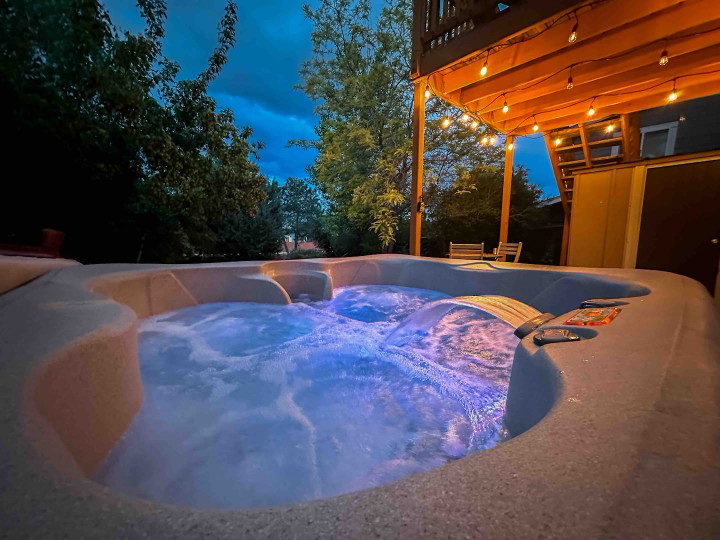 The Nookprivate Studio W/ Full Kitchen & Hot Tub! - Colorado Springs, CO