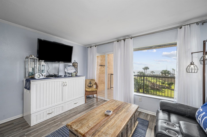 New Heated Pool & Hot Tub! Views Plus 2 Recliners! - Galveston, TX