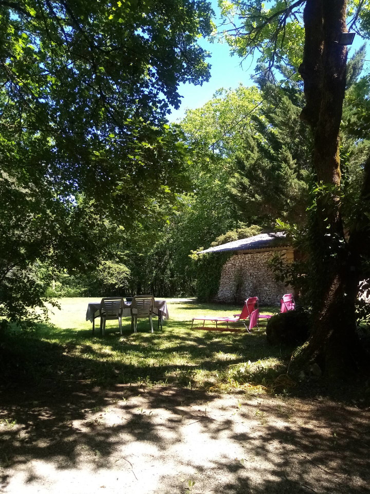 Maison En Pierre, Située Sur Un Bel Emplacement. - Biron