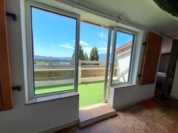 Duplex Climatisé Avec Belle Vue Au Calme - Carros