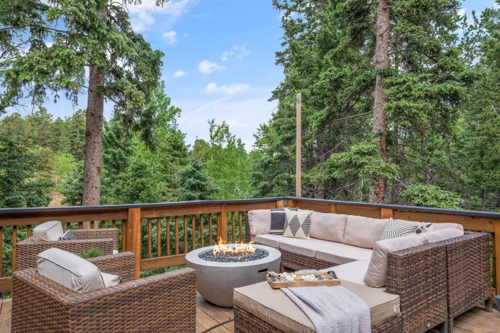 Aspen Colors Here! Secluded W/ Hot Tub + Game Room - Woodland Park, CO