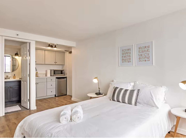 Modern Studio With Stunning View | Walk To Beach - Honolulu, HI