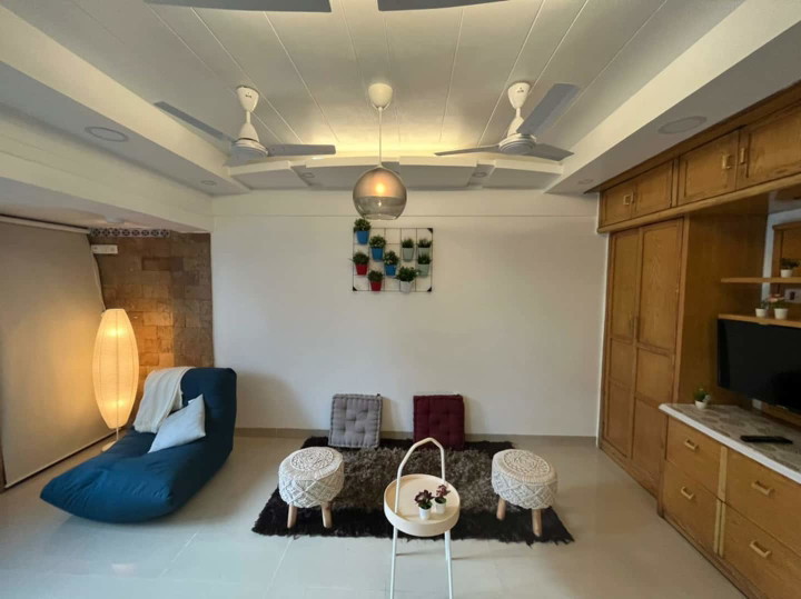 The Voluminous Abode Nr. Azad Nagar Metro Stn - Mumbai