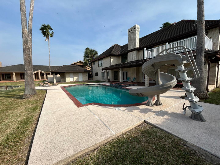 Harlingen Home - Heated Pool & Hot Tub - Sleeps 19 - Harlingen, TX
