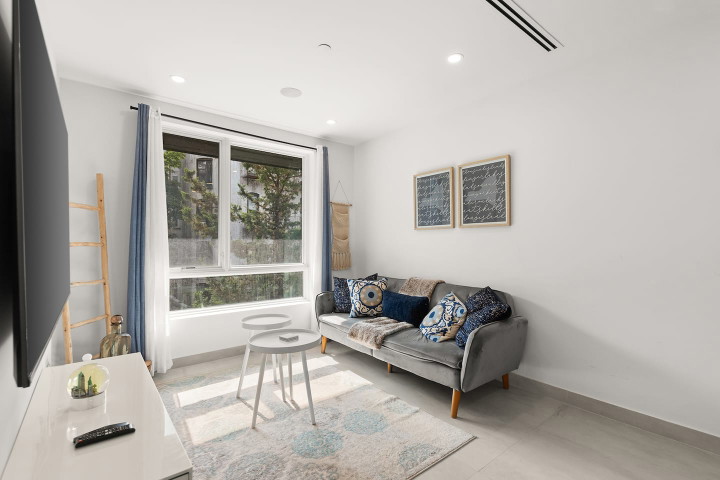 Greenpoint Stunning Condo Near Subway - New York