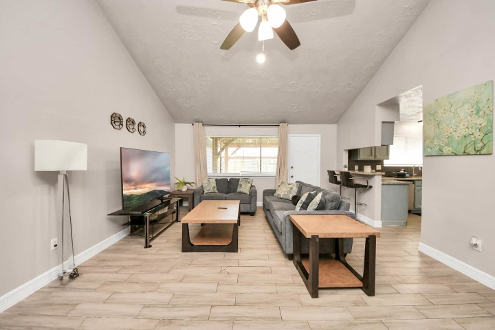 City Light Sanctuary, Pets Welcome - Houston, TX