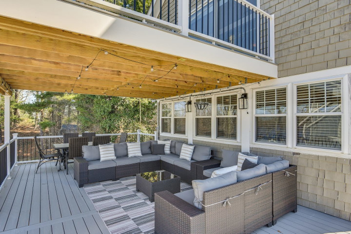 New England Cottage! Water Views & Decks - Tiverton, RI