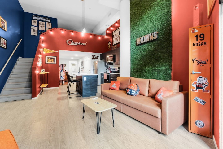 Dowtown Cle Sports Loft | 2br 2ba + Parking - Cleveland, OH