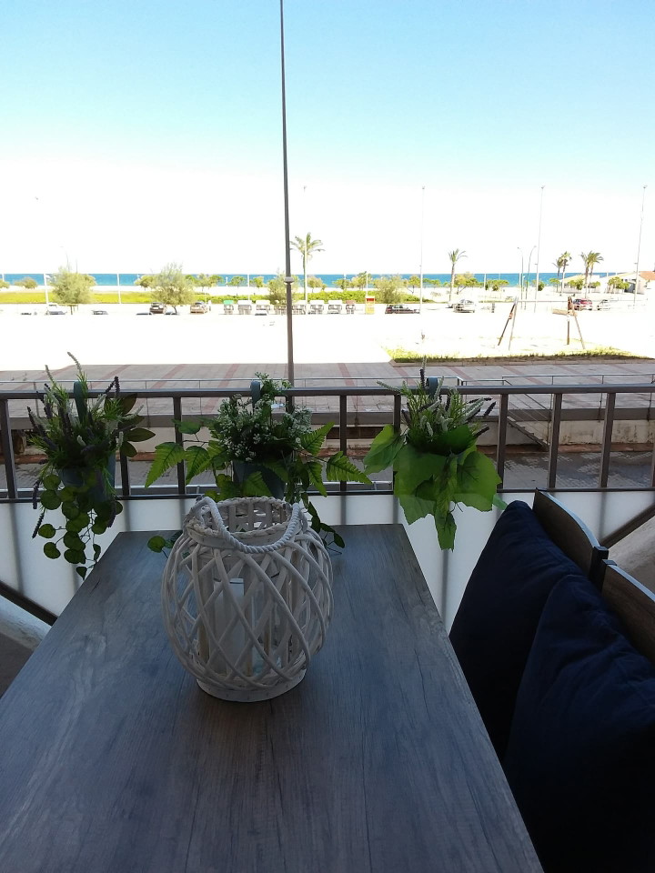 Apartamento Funcional En Primera Línea De Mar - Empuriabrava