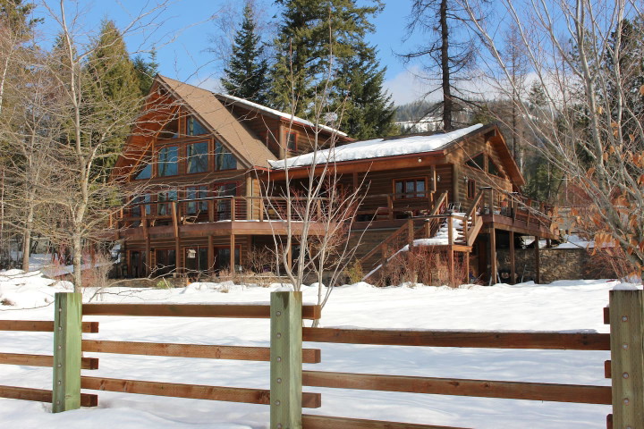 Eclectic Log Home - Sandpoint, ID