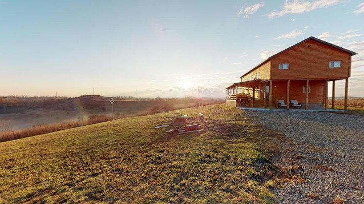 Whitetail Haven Log Cabin On 56 Acres - Jackson, OH