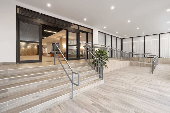 Jamaica Station Access With Free Breakfast & Gym - New York City
