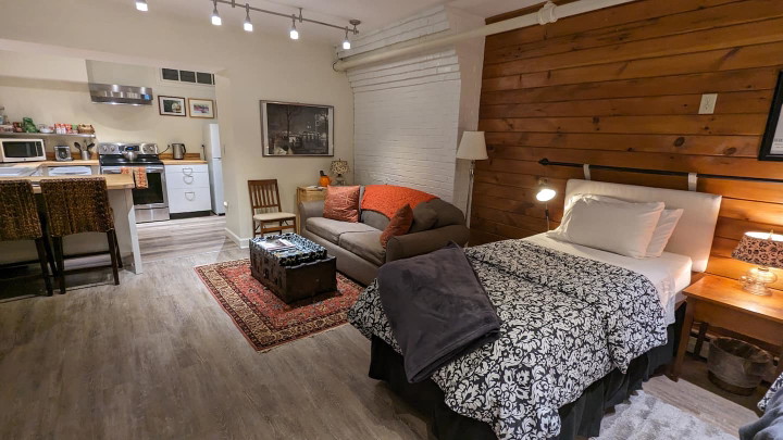 The English Basement In-law Suite - Burlington