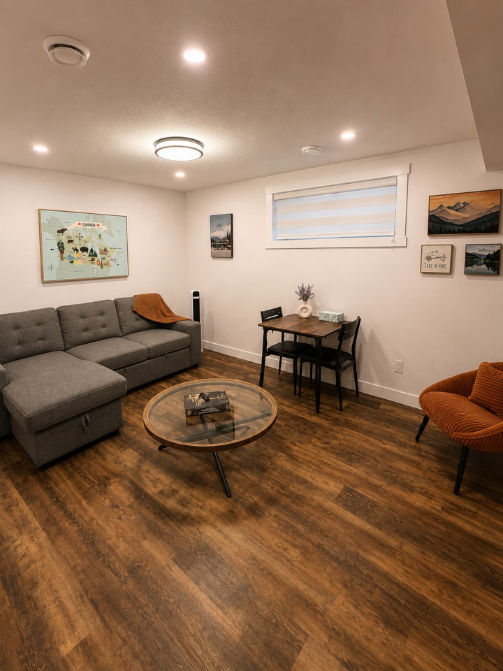 Luxury Private Suite | Near Banff | Full Kitchen - Cochrane