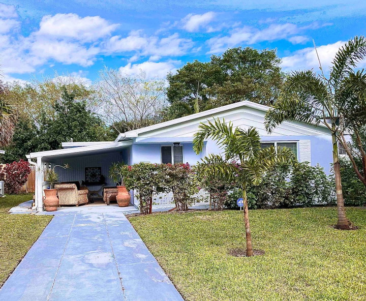 Sparkling Clean Beach House 9 Blocks To The Beach - Boynton Beach, FL