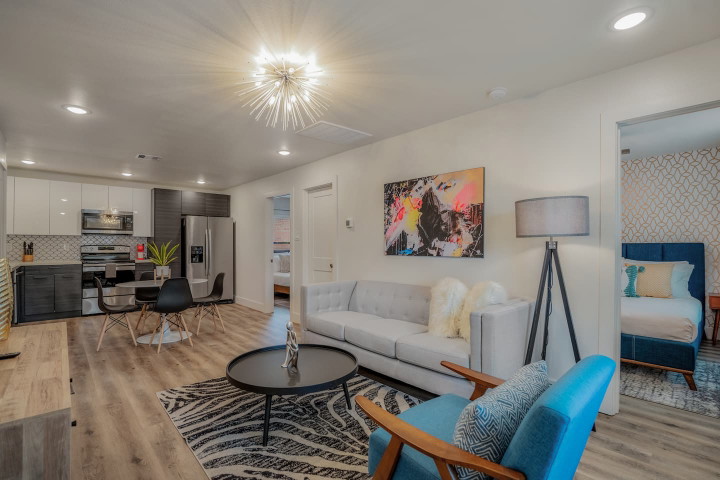 The Barbee 164 - Top Floor Elegance At The Barbee - Houston