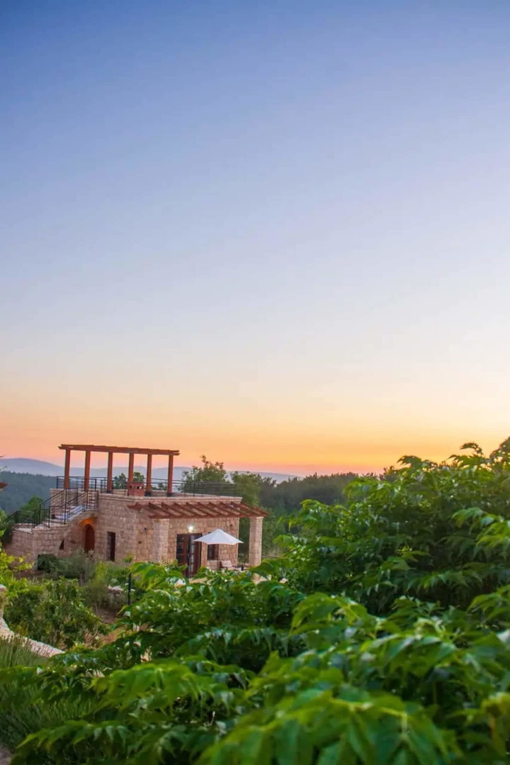 Lotus Chalet  Cozy Nature Retreat - Lebanon