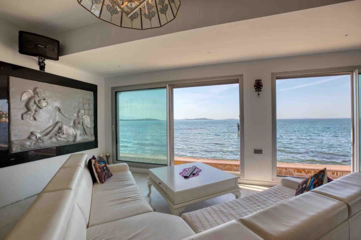 Beachfront Mansion - Urla