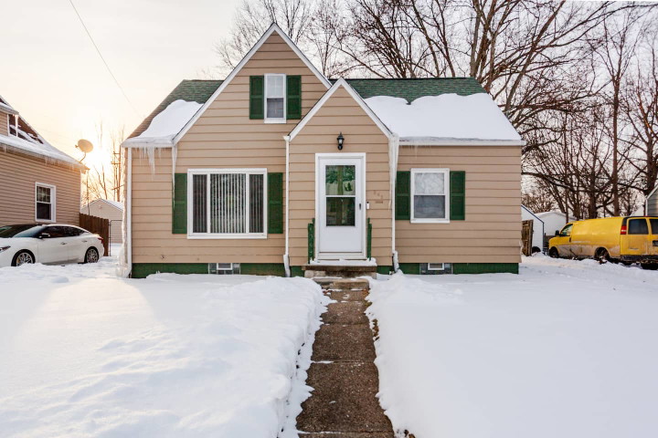Elegant Akron Oasis - Akron, OH