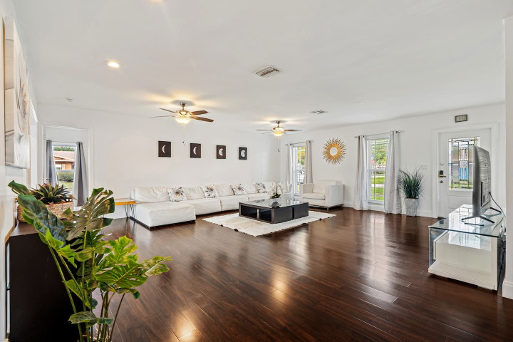 4 Br/2 Ba Open Layout W/ Heated Pool- All Yours - Fort Lauderdale