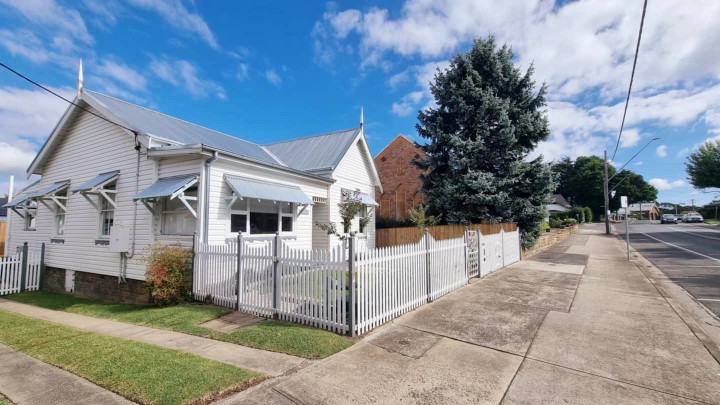 Blossom Cottage ~ Town Centre | Argyle St - Moss Vale