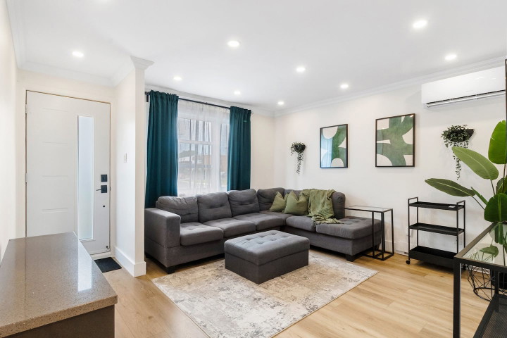Elegant 3br Retreat | Laval  King Bed  Parking - Blainville