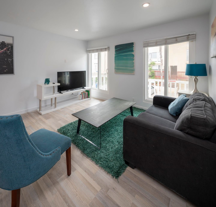 Beautiful And Spacious 1 Bed, Steps To The Beach! - Venice Beach, CA