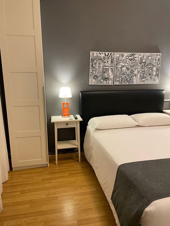 Individual Interior Amb Bany, Poca Llum Natural - Barcelona