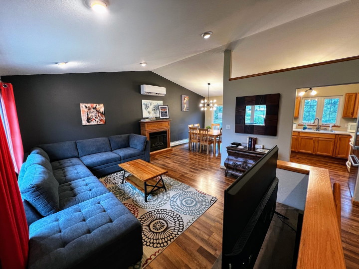 Kingsbury Creek Vacation Home - Entire 4 Br  House - Duluth, MN