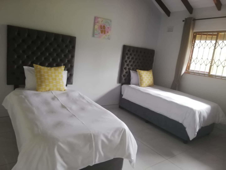 2 Bedroom With Bathroom Fitted Kitchen, Garage. - Pinetown