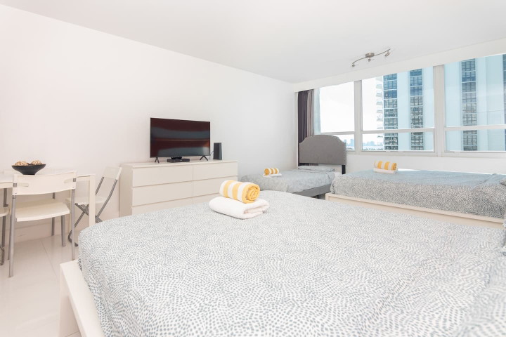 Oceanfront Resort City Bay View Free Parking - Miami Beach, FL