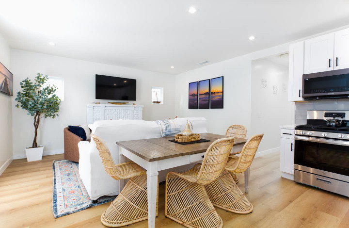 2 Bedroom Near East Beach - Santa Barbara, CA